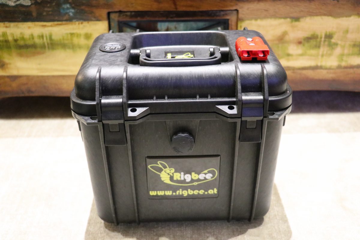 Rigbee Ladestation (Powerbank) mit LiFePo4 Akku 12V 18Ah – RigBee